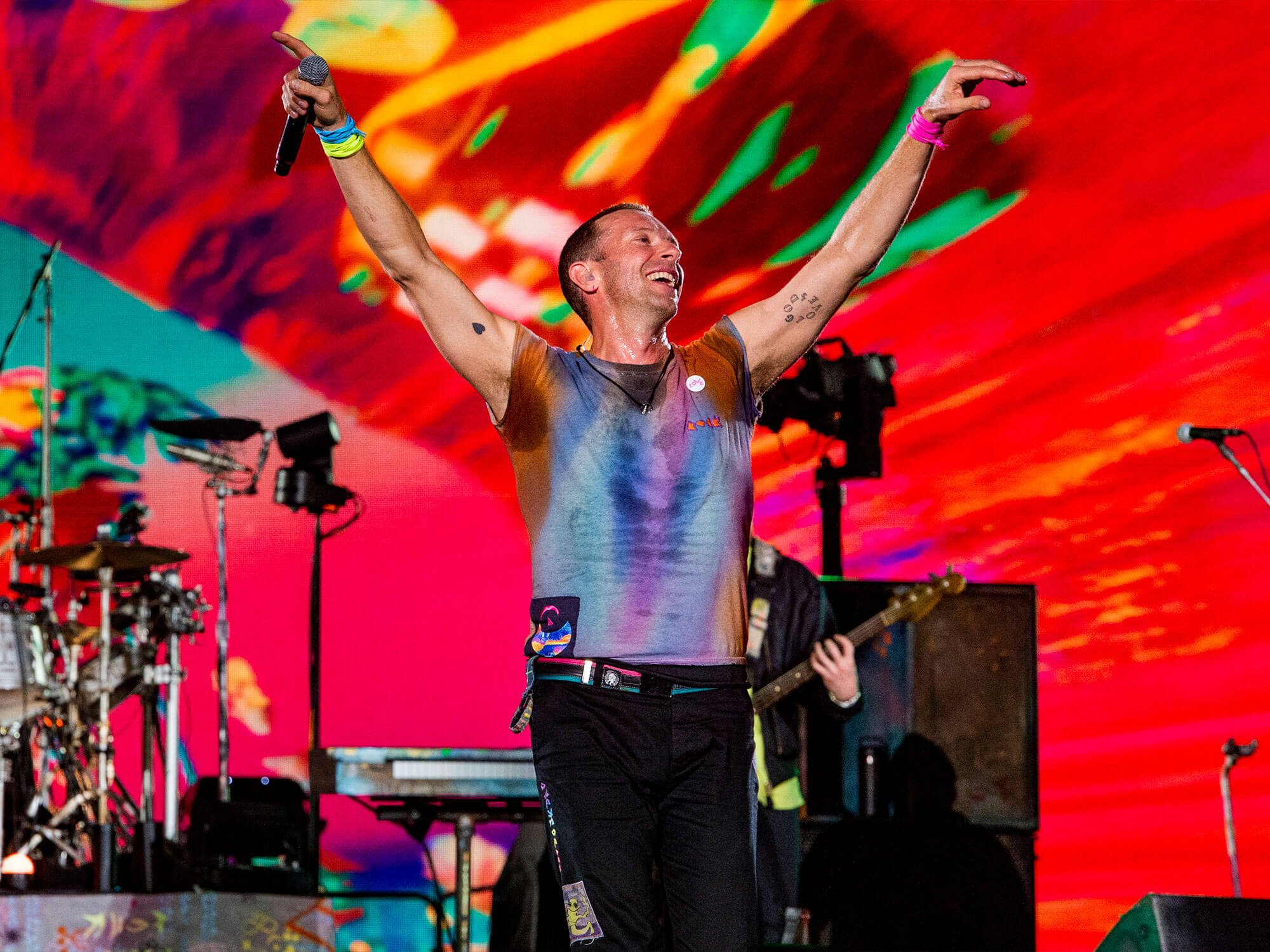 Is Coldplay English? Exploring the Nationality of the Iconic Band Is Coldplay English? Exploring the Nationality of the Iconic Band